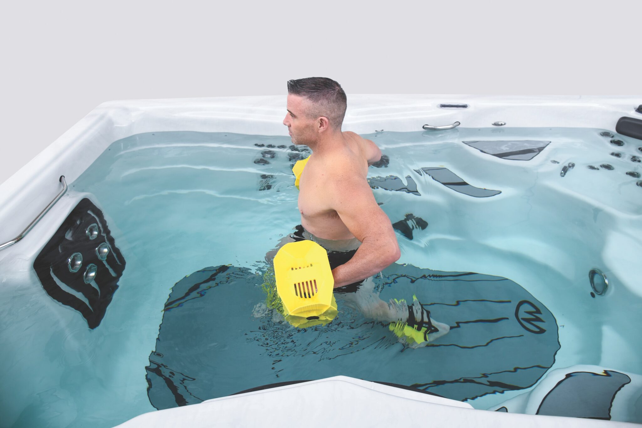 Water dumbbell workouts: A beginner’s guide - H2X Blog